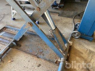 Billyft - Nussbaum | Blinto auktioner