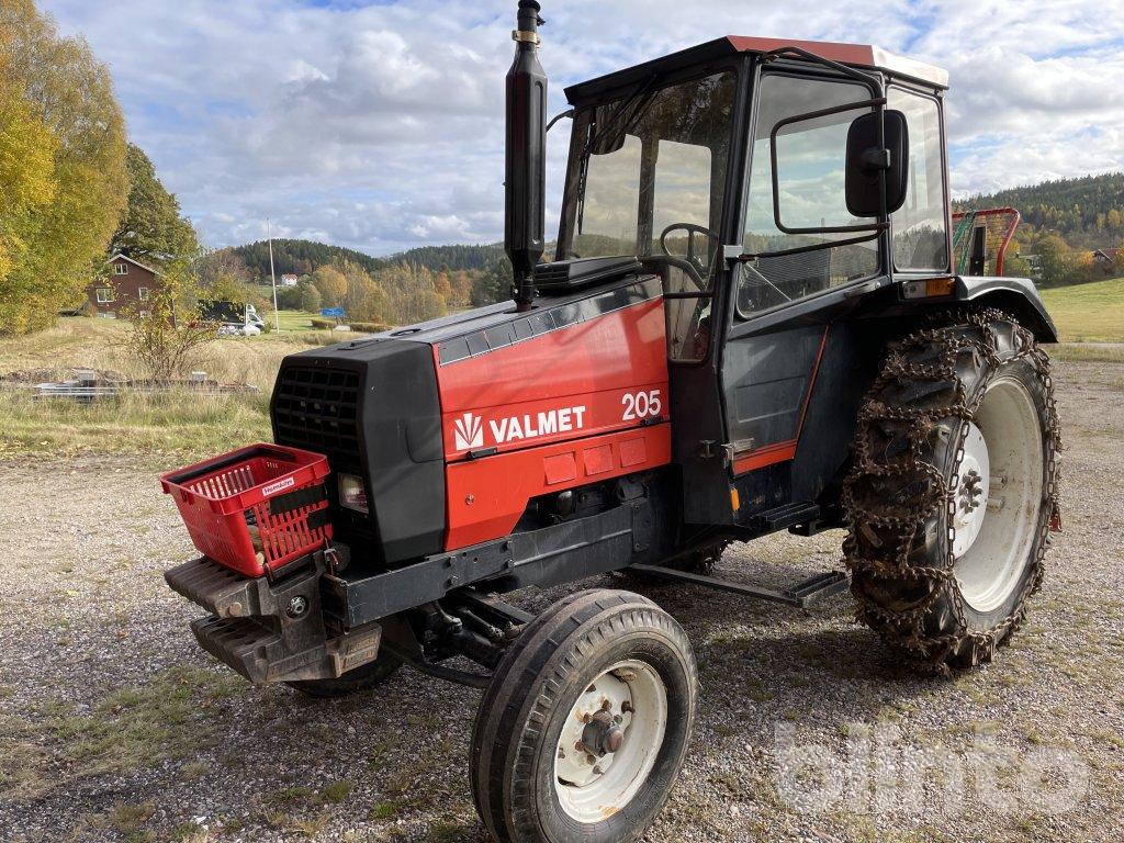 Jordbrukstraktor - Valmet 205 | Blinto auktioner