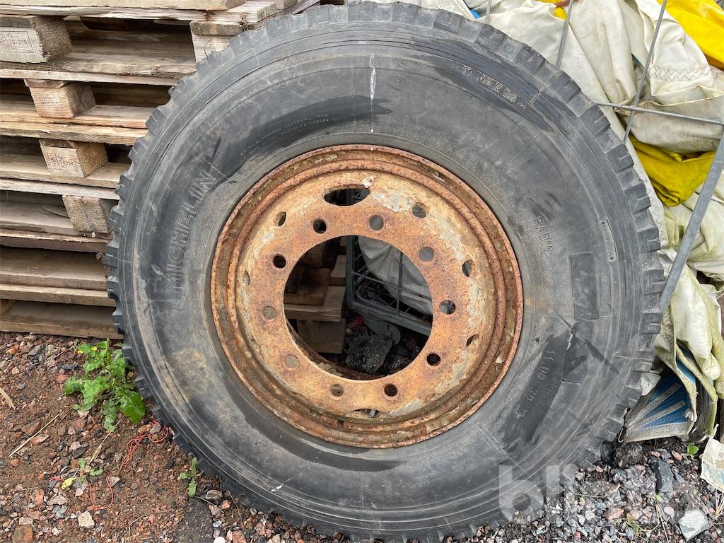 Lastbilsdäck - Michelin 11.00 R20 | Blinto auktioner