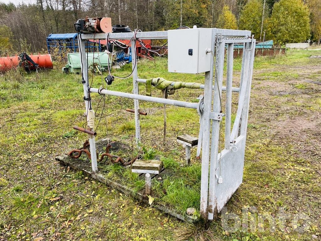 Verkstol - Med påbyggda vinschar | Blinto auktioner