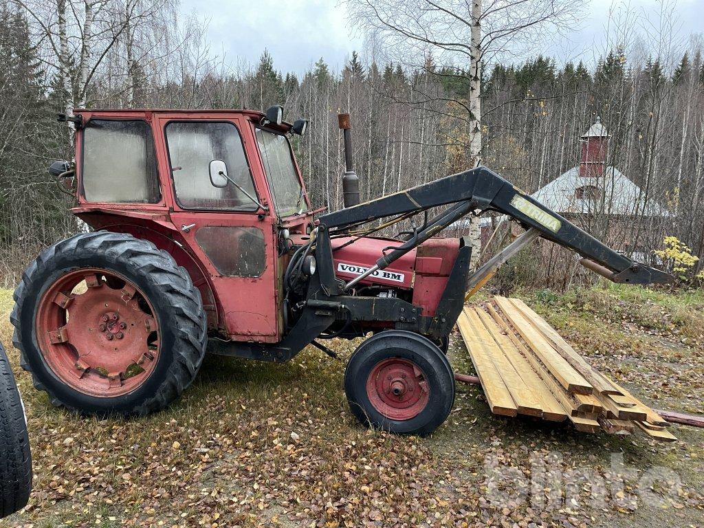 Traktor - Volvo 430 med lastare | Blinto auktioner