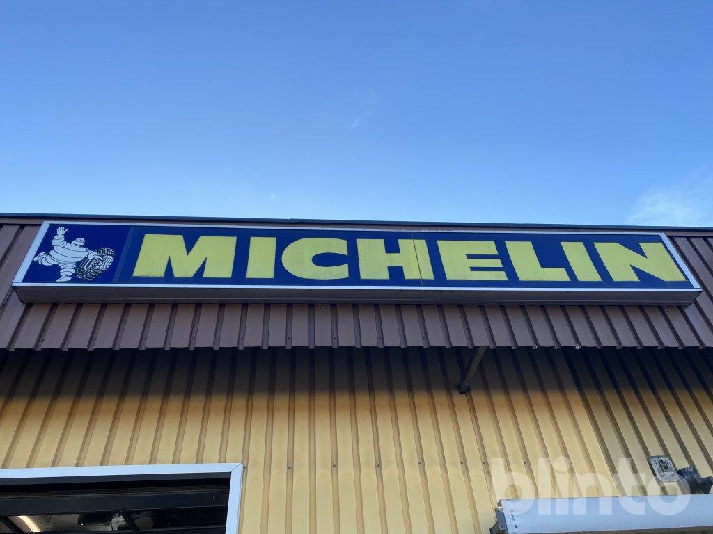 Butiksskylt - Firestone och Michelin | Blinto auktioner
