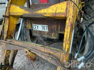 Traktor - Volvo 470 | Blinto auktioner