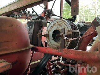 Traktor - Volvo 470 | Blinto auktioner