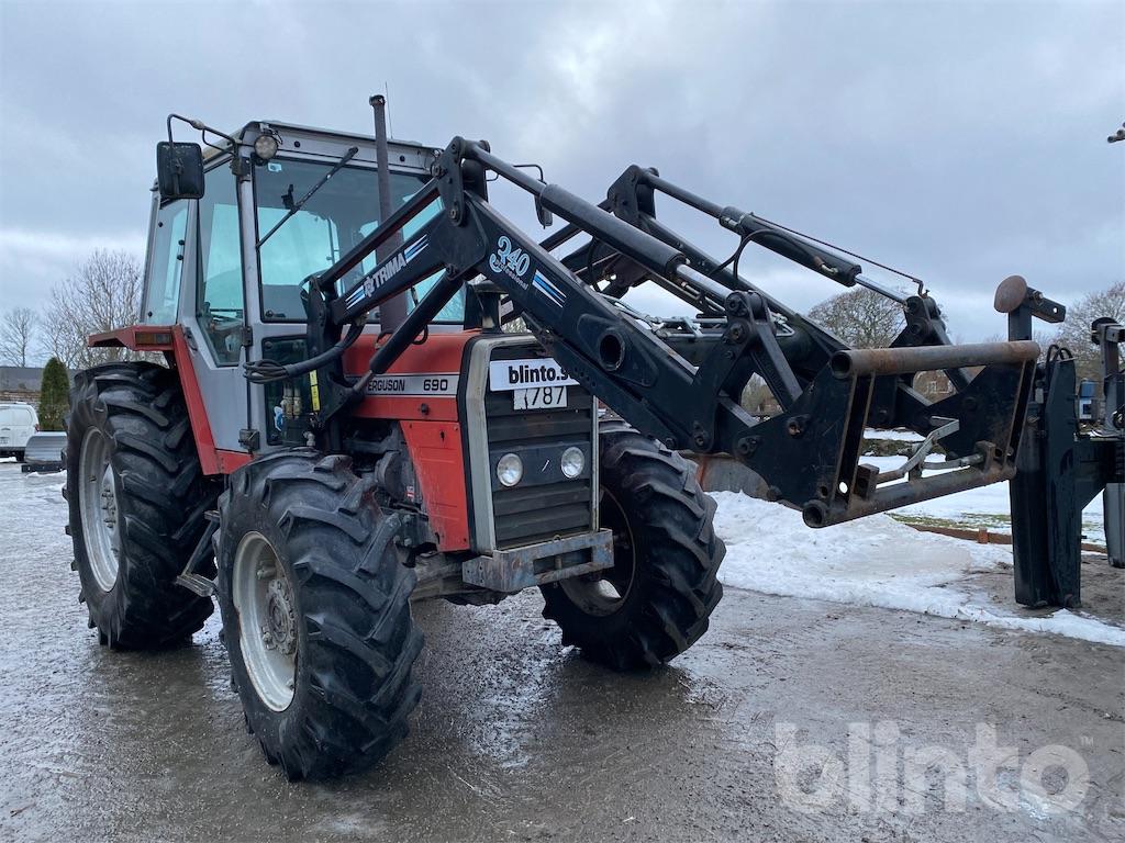 Traktor - Massey Ferguson 690 4 WD | Blinto auktioner