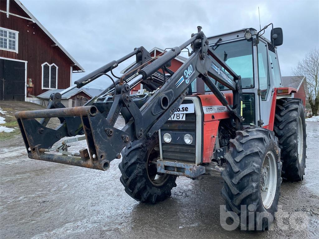 Traktor - Massey Ferguson 690 4 WD | Blinto auktioner