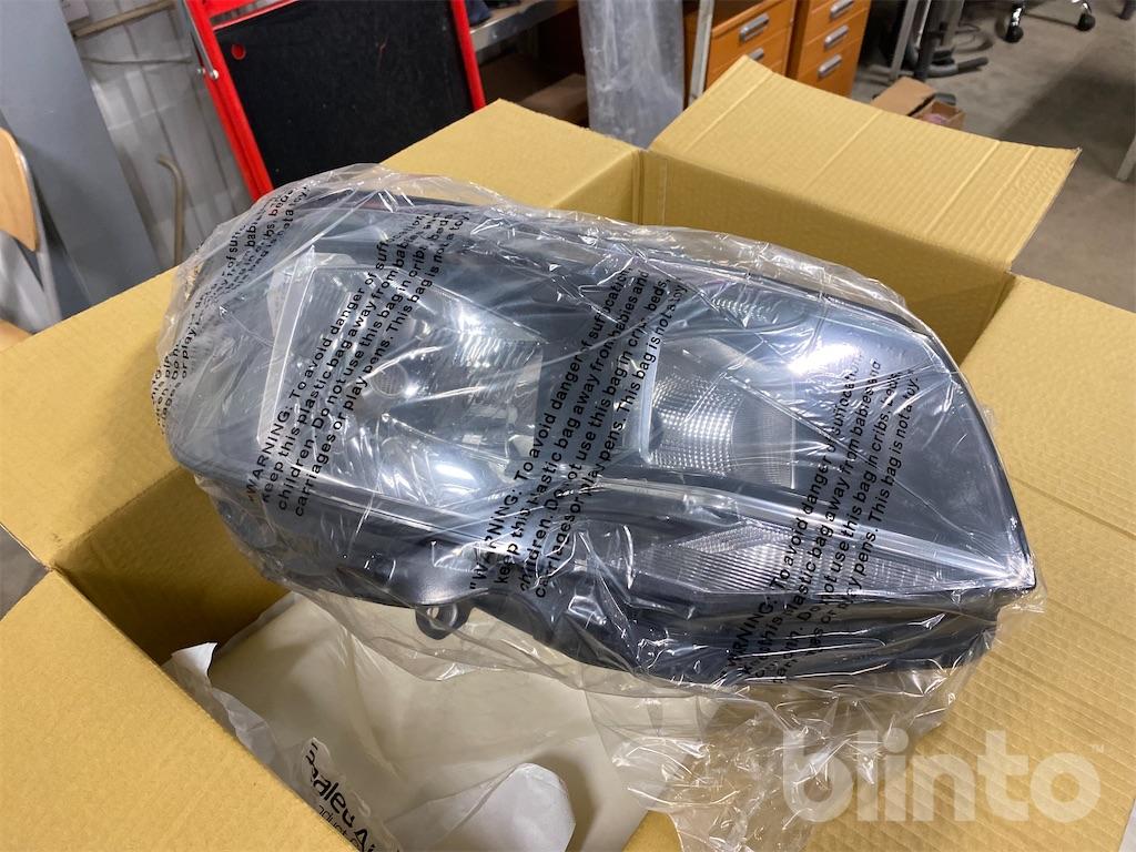 Framskärm+lykta - Volkswagen transport T6 / Höger sida | Blinto auktioner