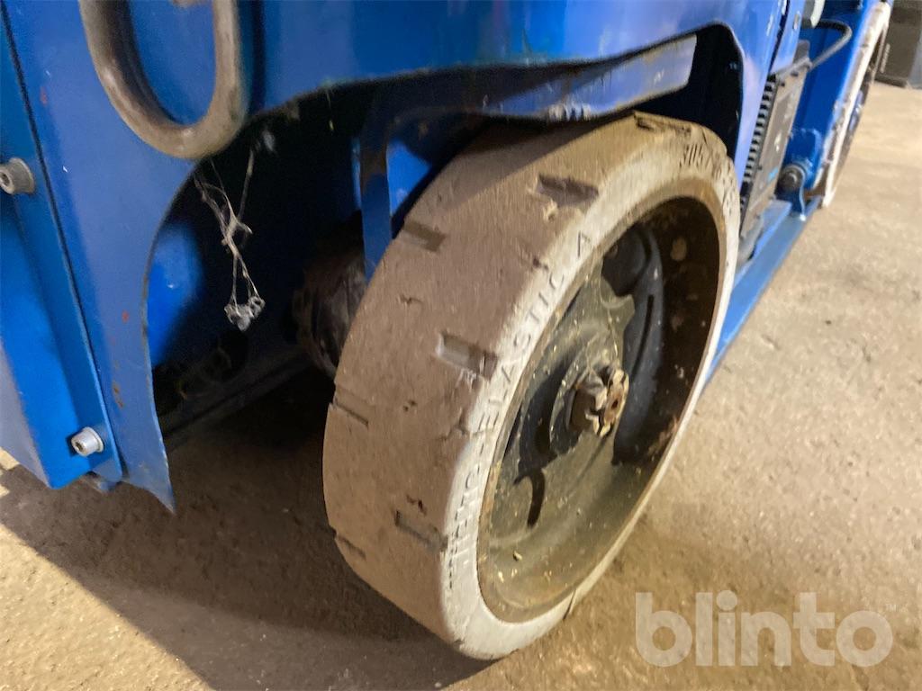 Mobilarbetsplatform - UprRight | Blinto auktioner