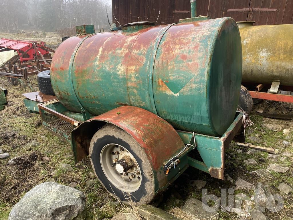 Vattenvagn - Vagn med tank | Blinto auktioner