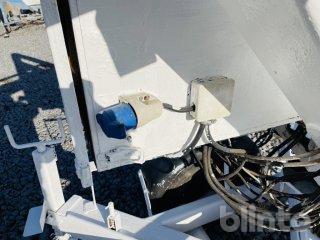 Skylift - Simon Topper | Blinto auktioner