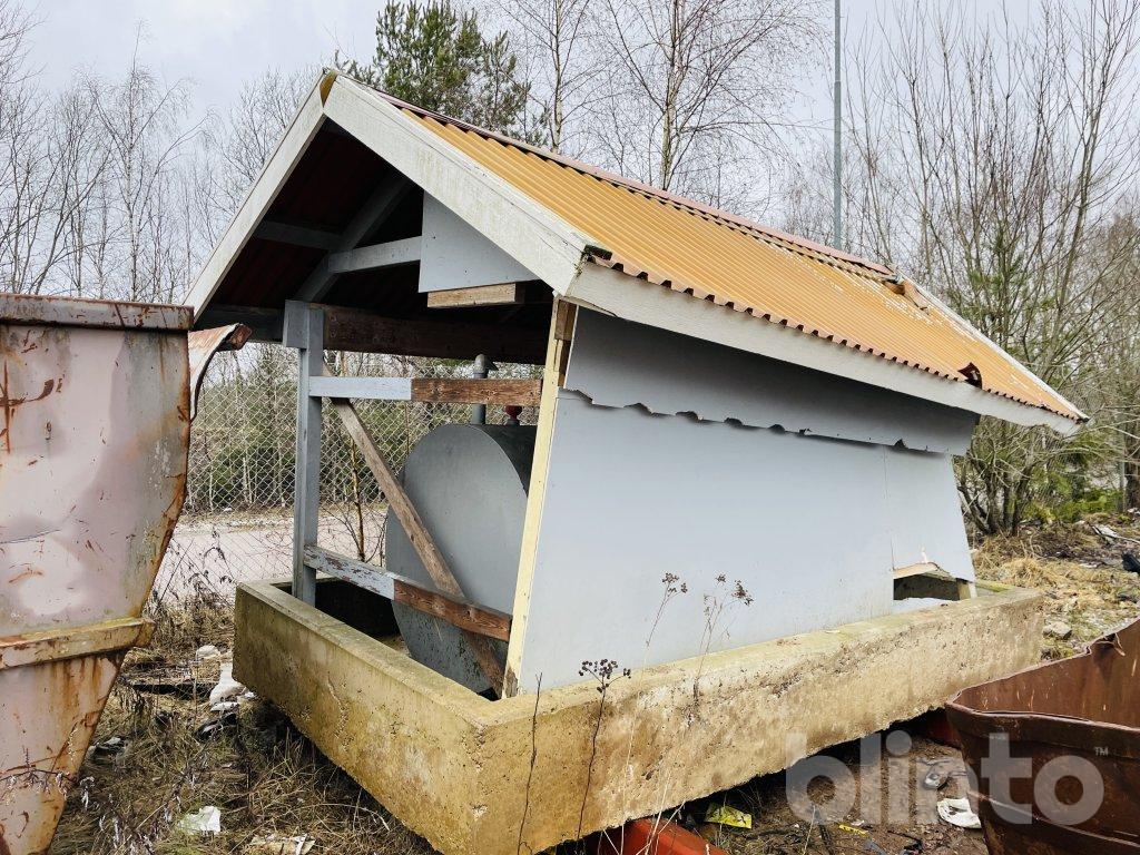 Oljecistern - Bränsletank med invallning | Blinto auktioner