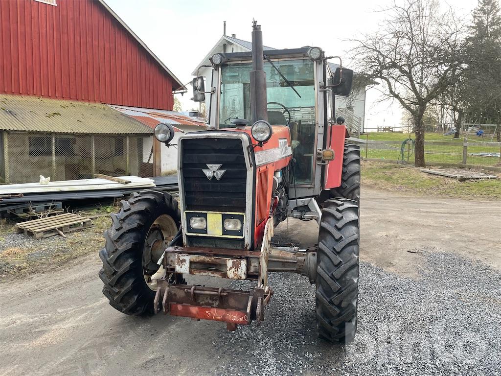 Traktor - Massey Ferguson 2640 | Blinto auktioner