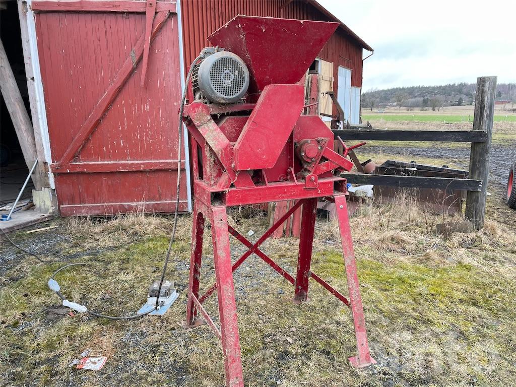 Spannmålskross - Ysta | Blinto auktioner