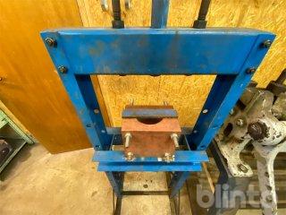 Press - Plåtbock, klipp, plåtvals, rörbock, pallbockar, slipmaskiner ...