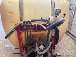 Växtskyddsspruta 2st - Gullviks 600liter | Blinto auktioner