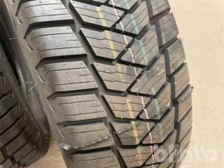 2 C däck - Bridgestone 215/70-15C | Blinto auktioner