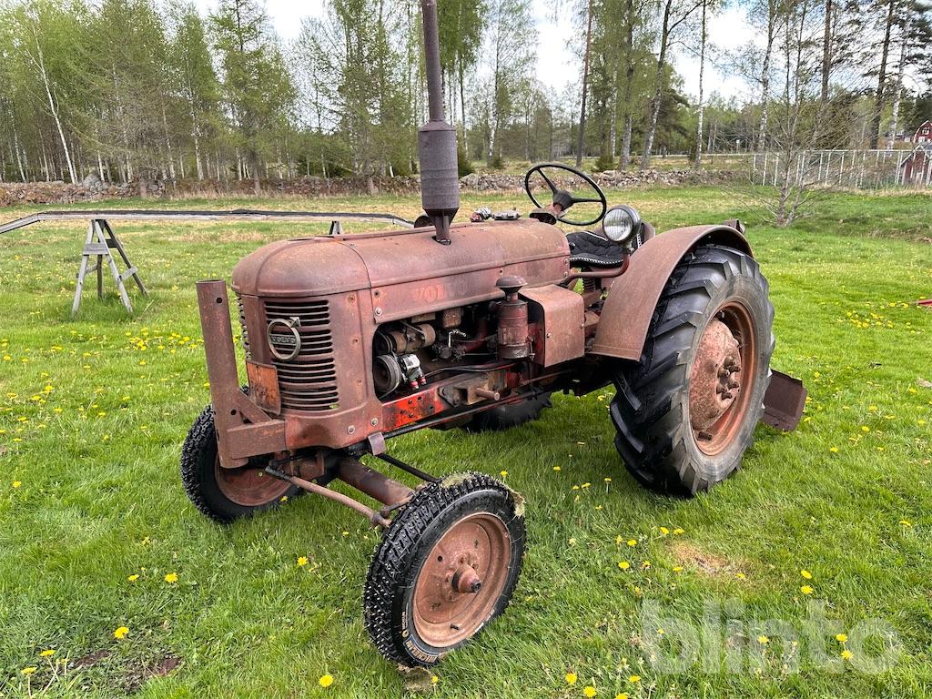 Traktor - VOLVO T 24 | Blinto auktioner