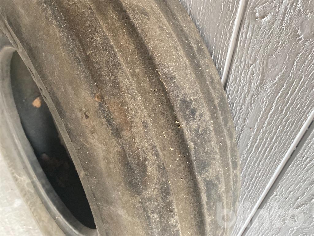 Traktor med lastare - MASSEY FERGUSON 135 | Blinto auktioner