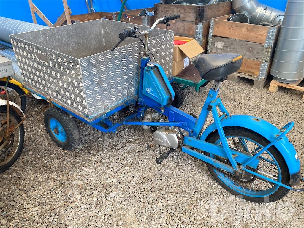 Flakmoped #77 - Carrier | Blinto auktioner