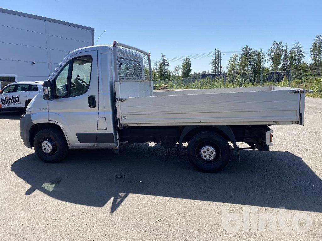 Flakbil - Peugeot | Blinto auktioner