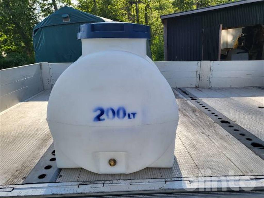 Vattentankar - Polyetentankar 200 liter / liggande runda / 2 stycken ...