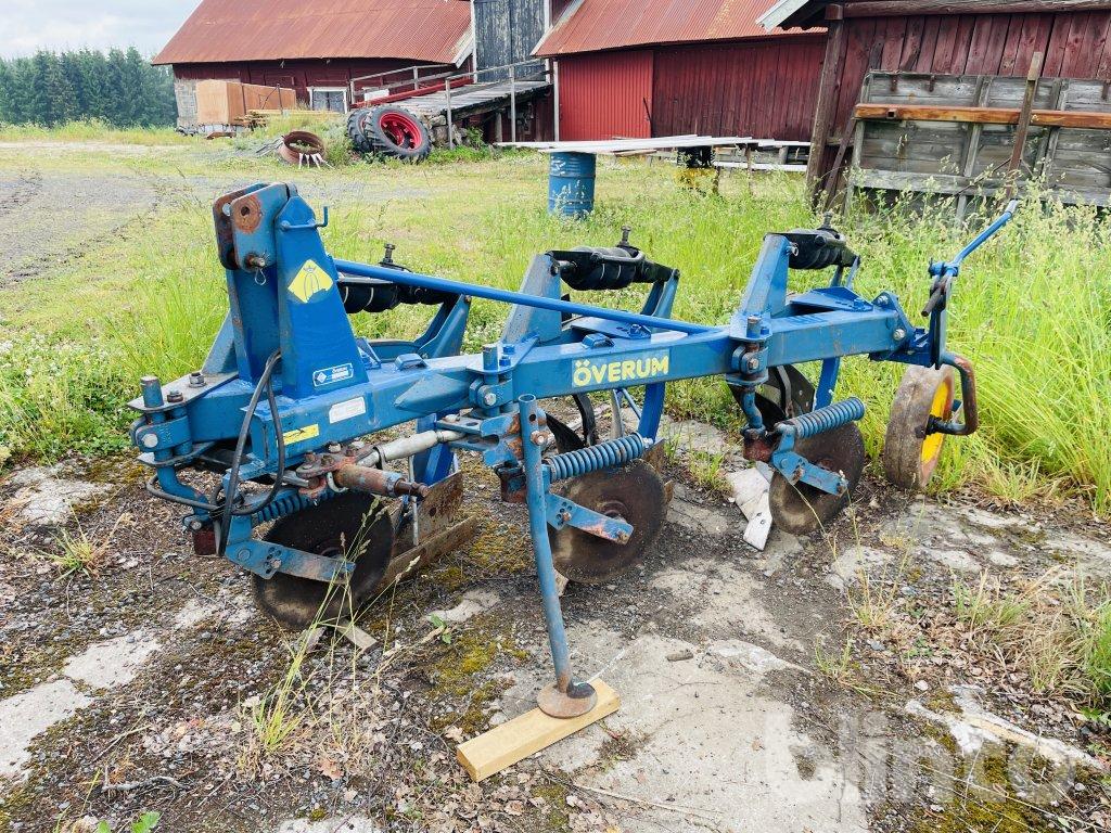 Plog - 3-skärig Överum BT 388 | Blinto auktioner