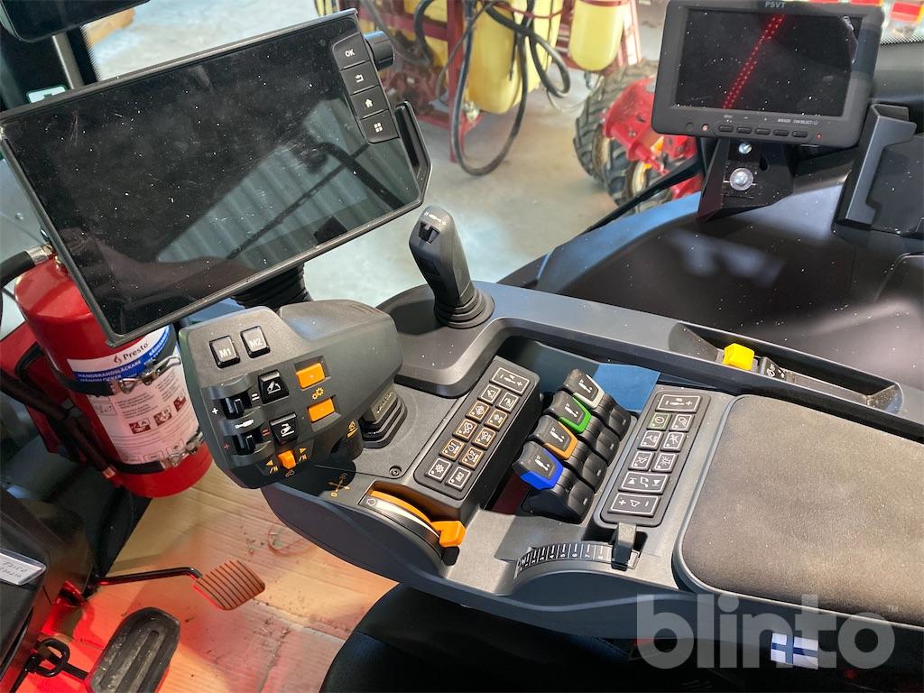 Traktor - VALTRA T215 Direct 4WD | Blinto auktioner