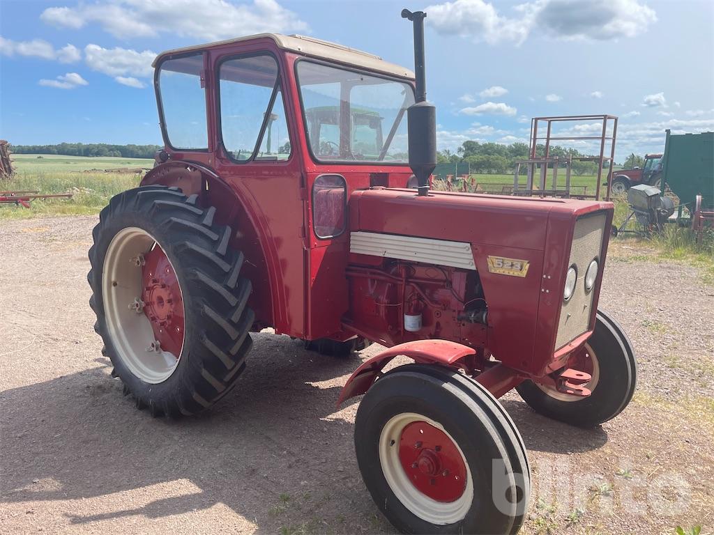 Traktor - MC CORMICK INTERN. 523 | Blinto auktioner