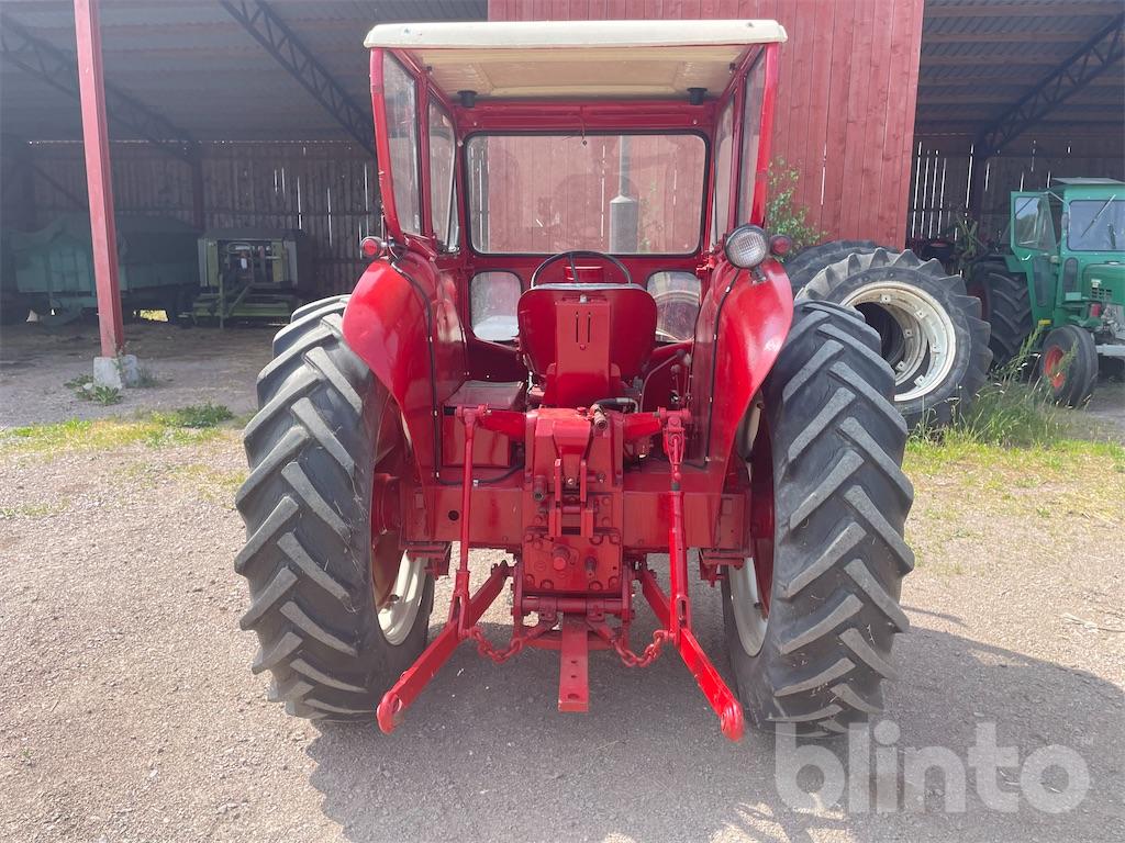 Traktor - MC CORMICK INTERN. 523 | Blinto auktioner