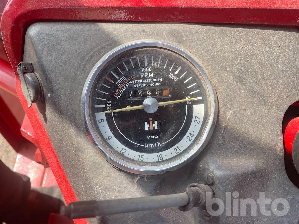 Traktor - MC CORMICK INTERN. 523 | Blinto auktioner