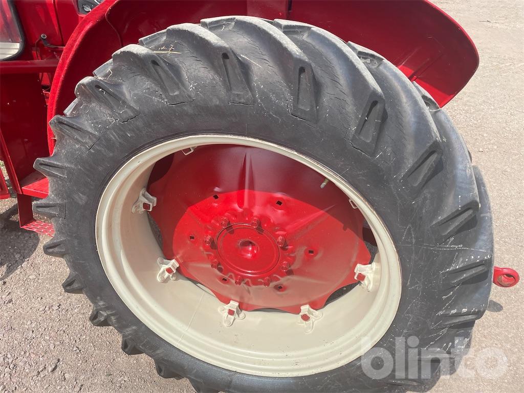 Traktor - MC CORMICK INTERN. 523 | Blinto auktioner