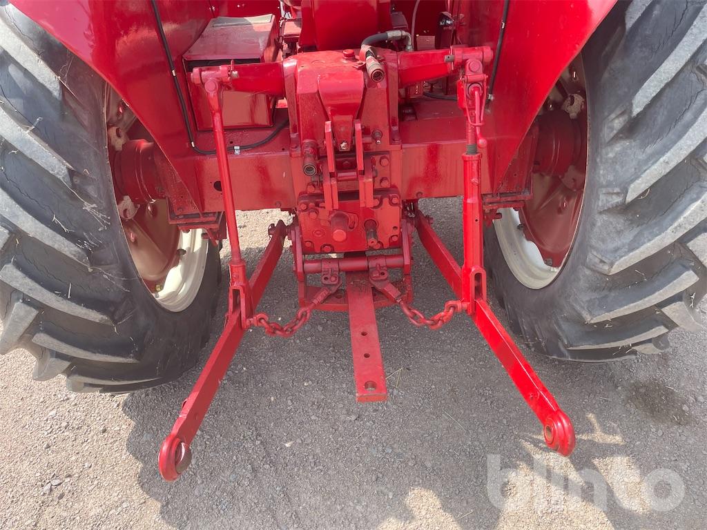 Traktor - MC CORMICK INTERN. 523 | Blinto auktioner