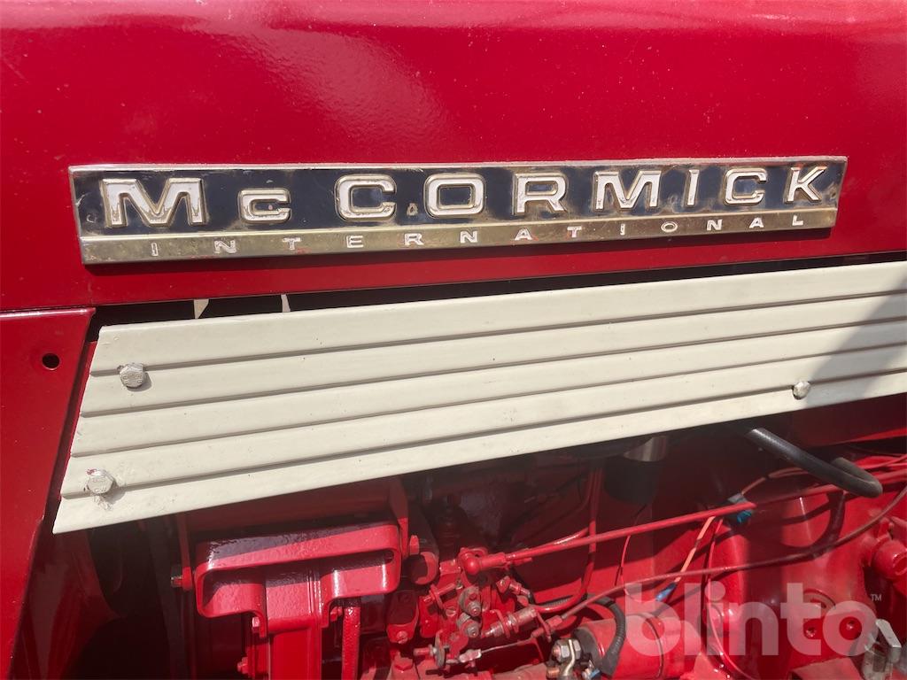 Traktor - MC CORMICK INTERN. 523 | Blinto auktioner