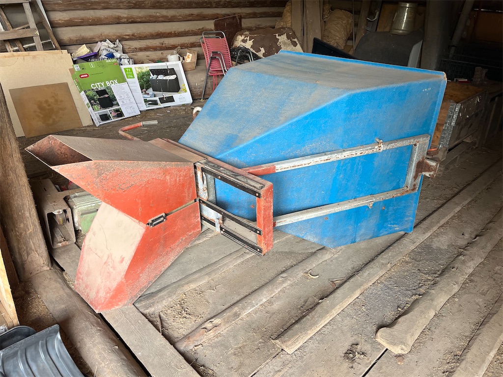 Rälshängd fodervagn - Okänt | Blinto auktioner