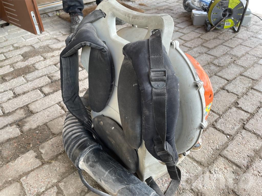 Lövblås - Stihl BR500 / Ryggburen | Blinto auktioner