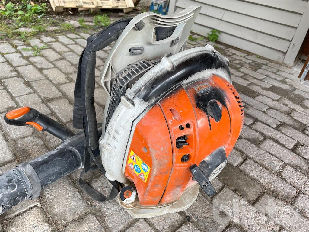 Lövblås - Stihl BR500 / Ryggburen | Blinto auktioner