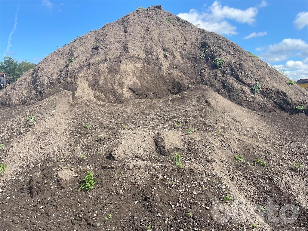 100 kubik jord - Jord | Blinto auktioner