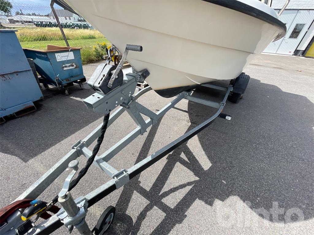 Båt - Uttern 5000MC | Blinto auktioner