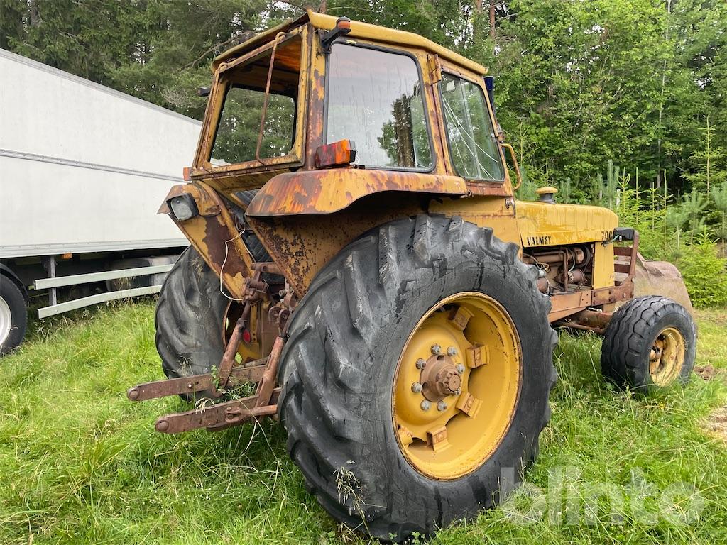 Traktor - VALMET 700 | Blinto auktioner