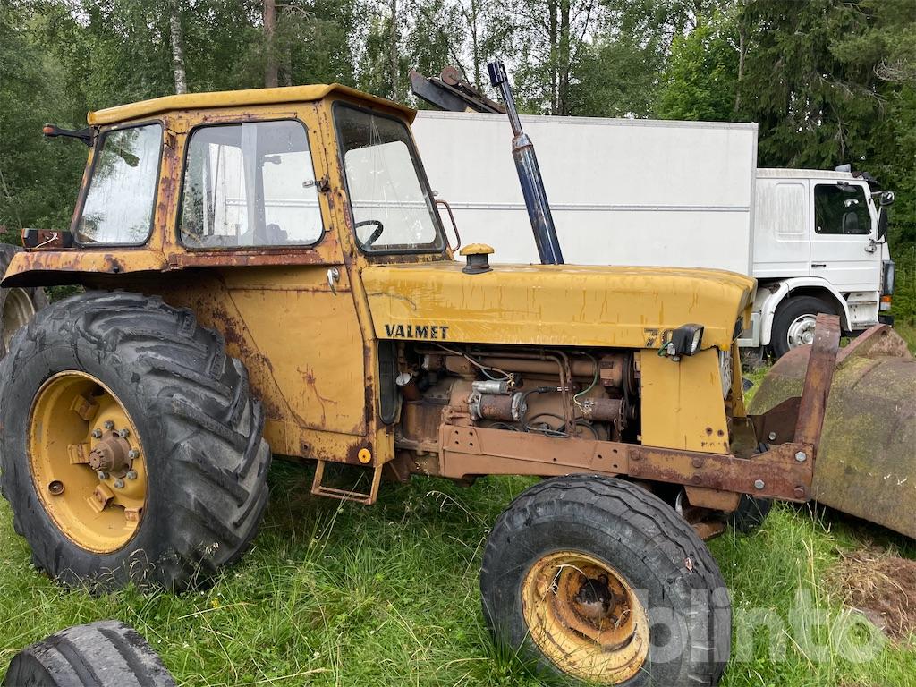 Traktor - VALMET 700 | Blinto auktioner