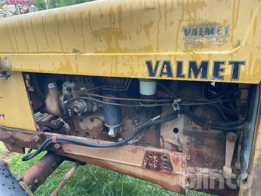 Traktor - VALMET 700 | Blinto auktioner