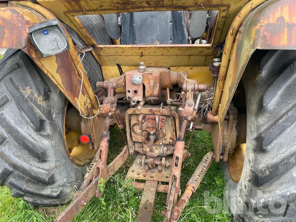 Traktor - VALMET 700 | Blinto auktioner