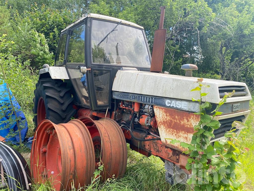 Traktor - CASE 1690 4-WD | Blinto auktioner