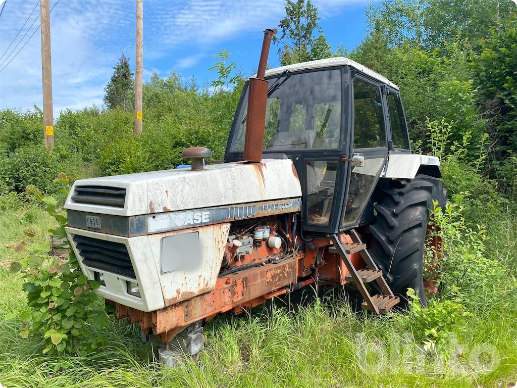 Traktor - CASE 1690 4-WD | Blinto auktioner