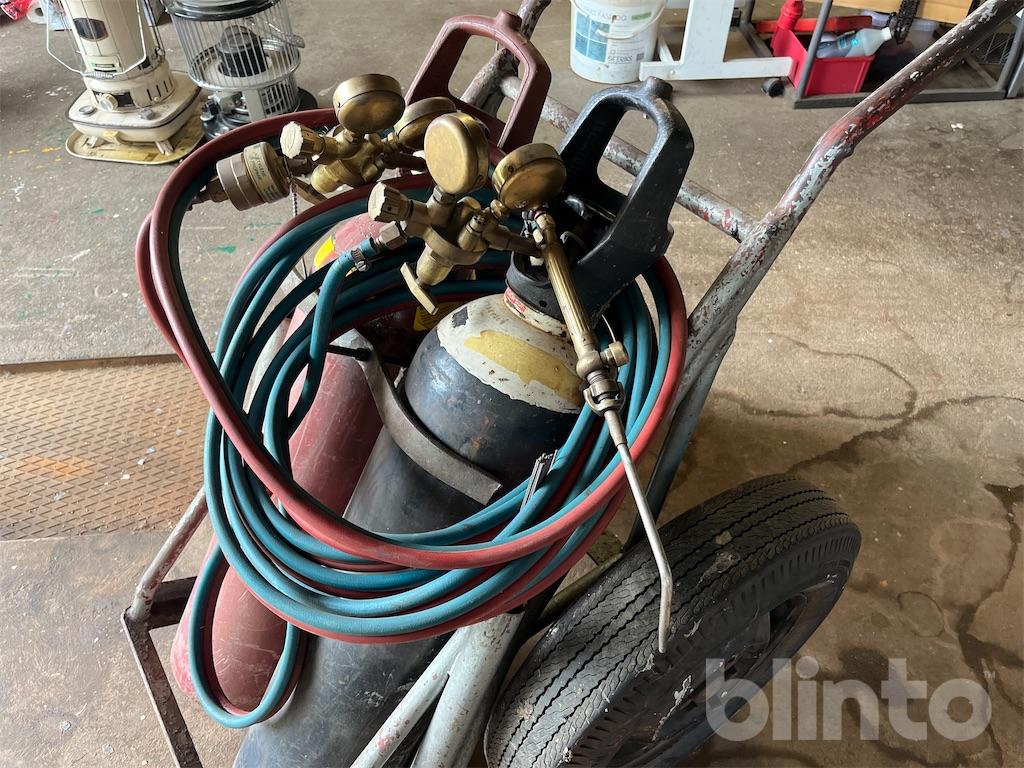 Gassvets - Vagn med 20 liters flaskor | Blinto auktioner