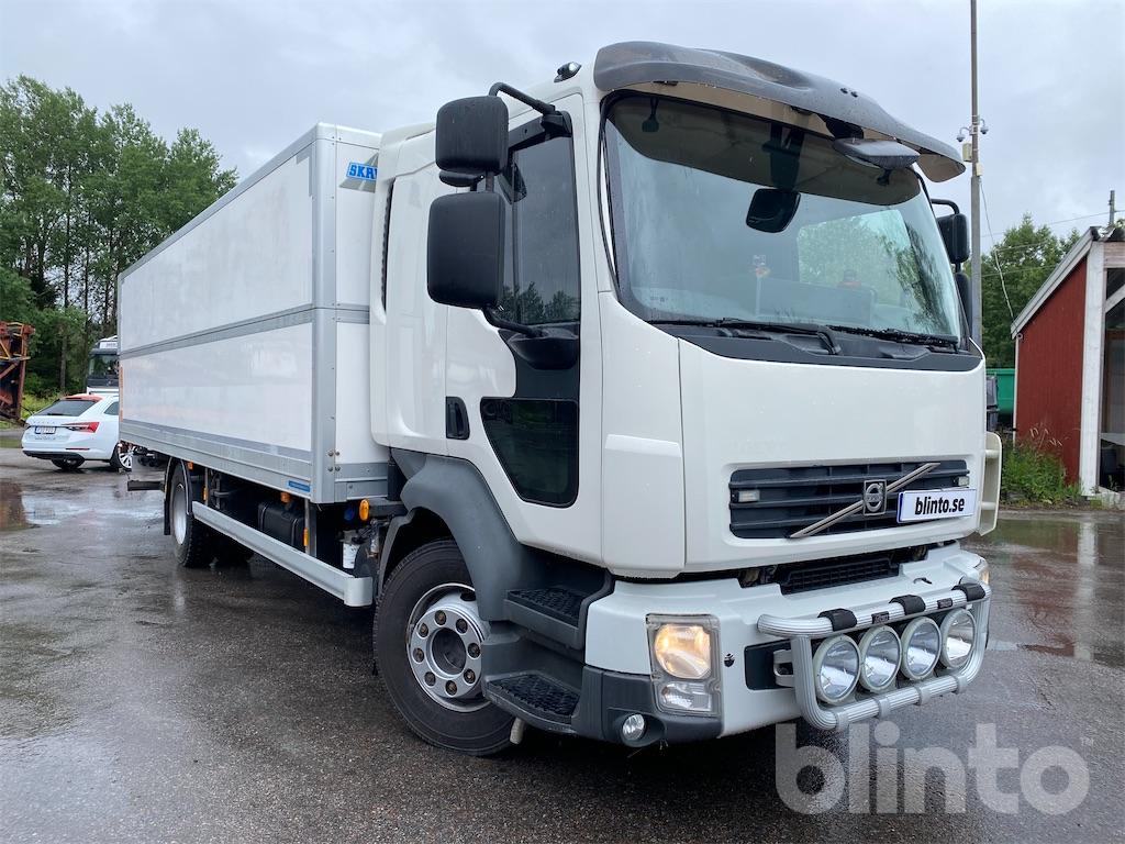 Lastbil - VOLVO FL 4*2 med bakgavellift | Blinto auktioner