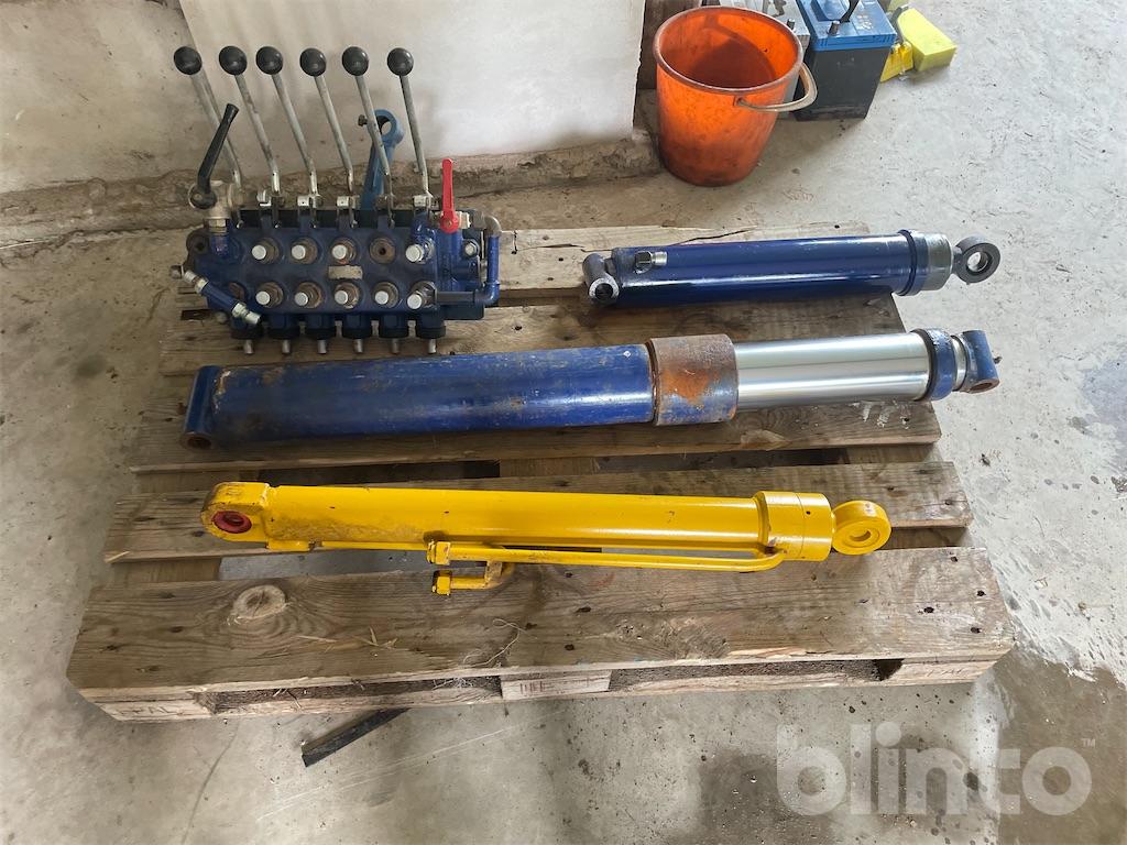 Hydraulpaket - Och 3 kolvar | Blinto auktioner