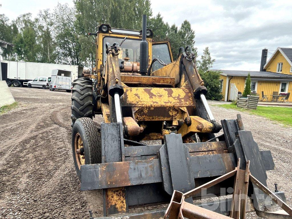 Traktorgrävare - Hymas | Blinto auktioner