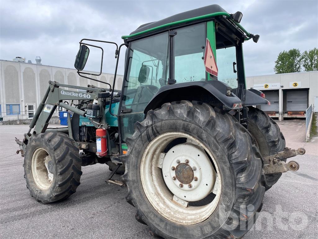 Traktor - VALMET 800 | Blinto auktioner