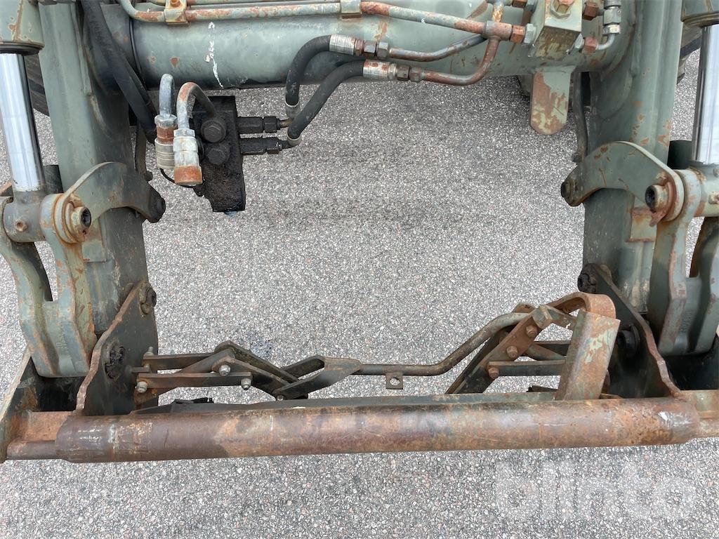 Traktor - VALMET 800 | Blinto auktioner